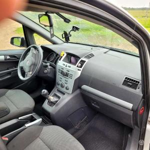 Grey Opel Zafira 2009 in Rokiskis, with an engine capacity of 1.69 L and mileage of 215 thousand km for 1050 €, photo 6 on AUTOMOTO.COM.LV