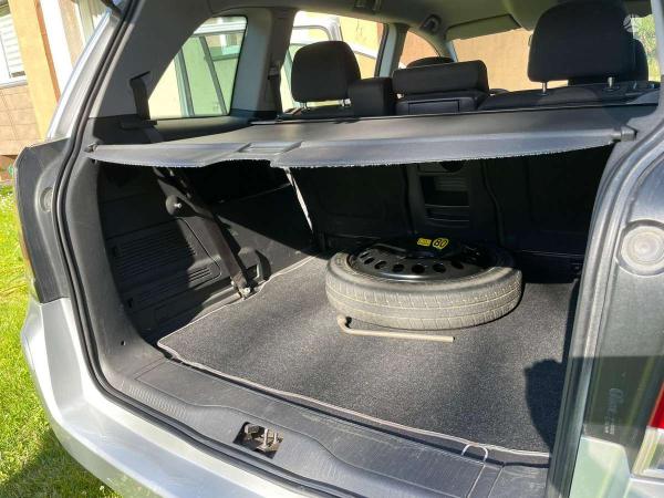 Grey Opel Zafira 2009 in Rietavas, with an engine capacity of 1.91 L and mileage of 250 thousand km for 2350 €, photo 9 on AUTOMOTO.COM.LV