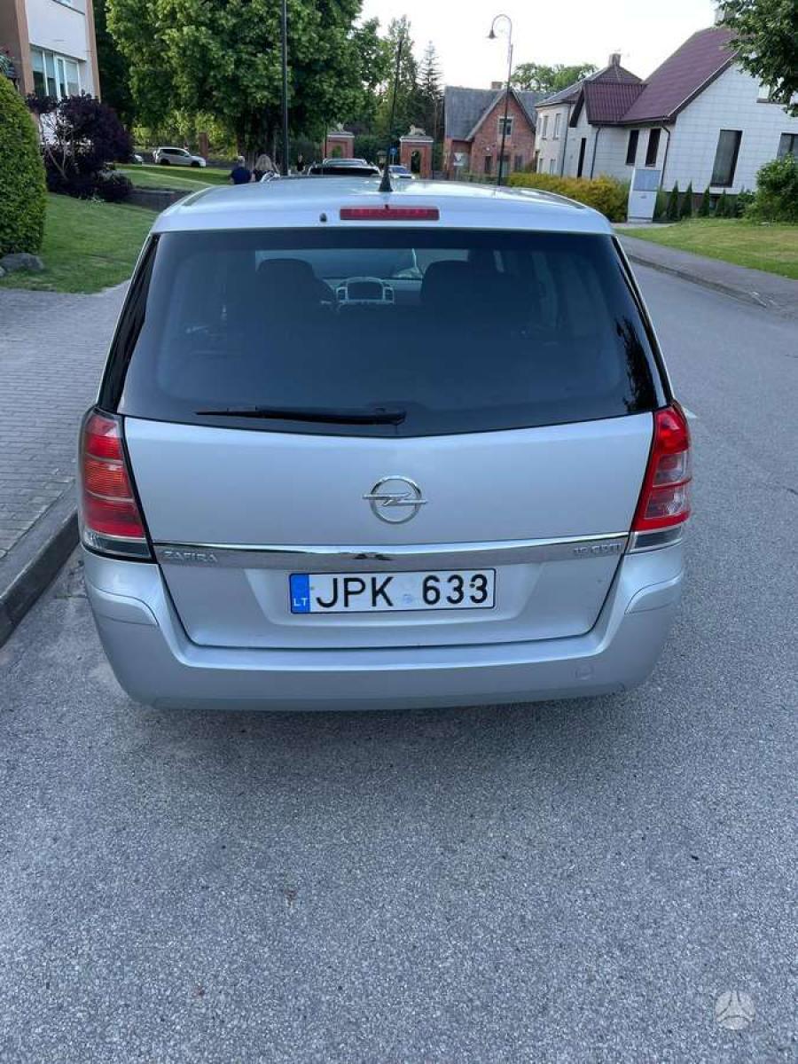 Grey Opel Zafira 2009 in Rietavas, with an engine capacity of 1.91 L and mileage of 250 thousand km for 2350 €, photo 5 on AUTOMOTO.COM.LV