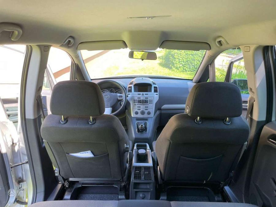 Grey Opel Zafira 2009 in Rietavas, with an engine capacity of 1.91 L and mileage of 250 thousand km for 2350 €, photo 8 on AUTOMOTO.COM.LV