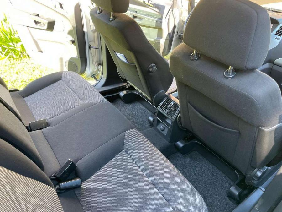 Grey Opel Zafira 2009 in Rietavas, with an engine capacity of 1.91 L and mileage of 250 thousand km for 2350 €, photo 12 on AUTOMOTO.COM.LV