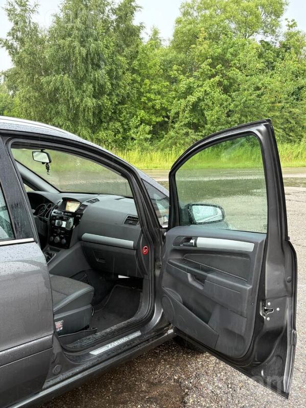 Pelēks Opel Zafira 2009 Liepāja, ar dzinēja tilpumu 1.70 L un nobraukumu 285 tūkst. km par 1800 €, foto 7 vietnē AUTOMOTO.COM.LV