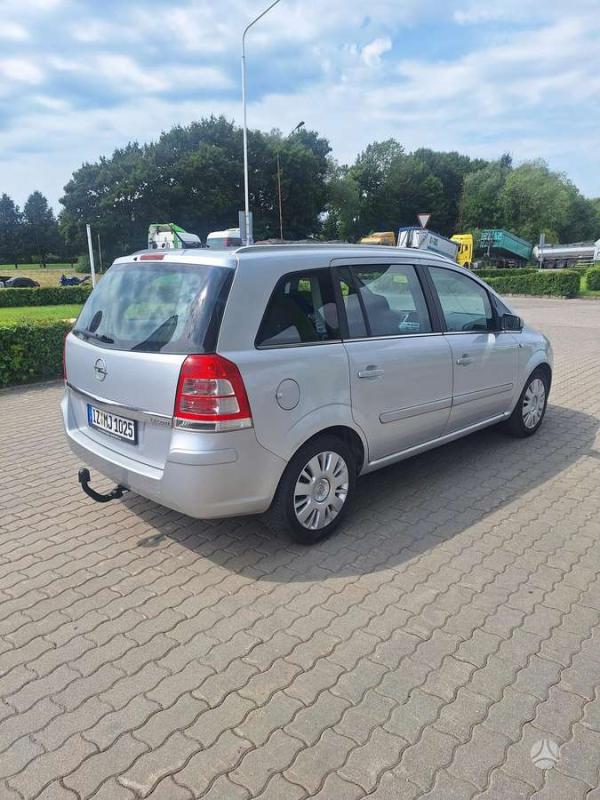 Pelēks Opel Zafira 2009 Klaipėda, ar dzinēja tilpumu 0.00 L un nobraukumu 232 tūkst. km par 2600 €, foto 4 vietnē AUTOMOTO.COM.LV