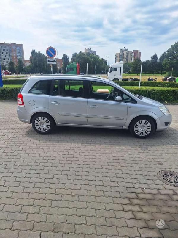 Pelēks Opel Zafira 2009 Klaipėda, ar dzinēja tilpumu 0.00 L un nobraukumu 232 tūkst. km par 2600 €, foto 5 vietnē AUTOMOTO.COM.LV