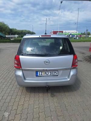 Grey Opel Zafira 2009 in Klaipeda, with an engine capacity of 0.00 L and mileage of 232 thousand km for 2600 €, photo 7 on AUTOMOTO.COM.LV