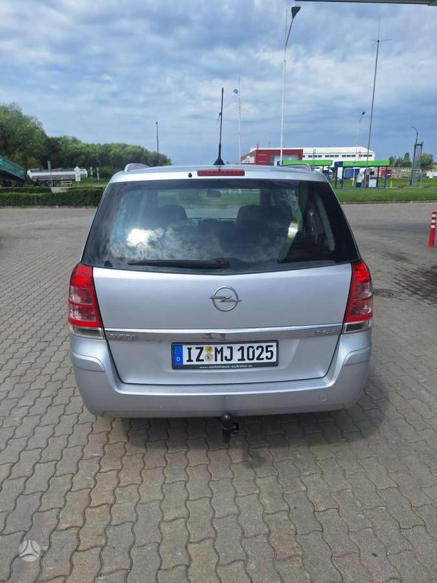 Grey Opel Zafira 2009 in Klaipeda, with an engine capacity of 0.00 L and mileage of 232 thousand km for 2600 €, photo 7 on AUTOMOTO.COM.LV