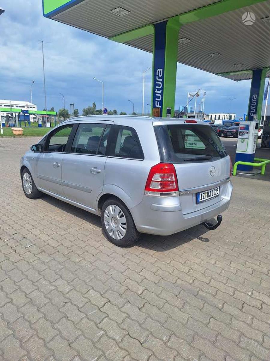 Grey Opel Zafira 2009 in Klaipeda, with an engine capacity of 0.00 L and mileage of 232 thousand km for 2600 €, photo 8 on AUTOMOTO.COM.LV