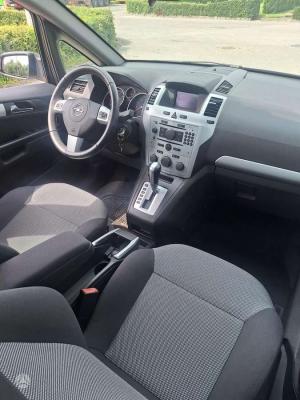 Grey Opel Zafira 2009 in Klaipeda, with an engine capacity of 0.00 L and mileage of 232 thousand km for 2600 €, photo 10 on AUTOMOTO.COM.LV