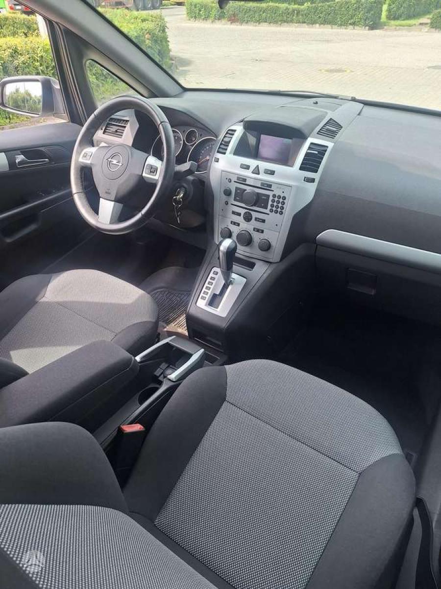 Grey Opel Zafira 2009 in Klaipeda, with an engine capacity of 0.00 L and mileage of 232 thousand km for 2600 €, photo 10 on AUTOMOTO.COM.LV