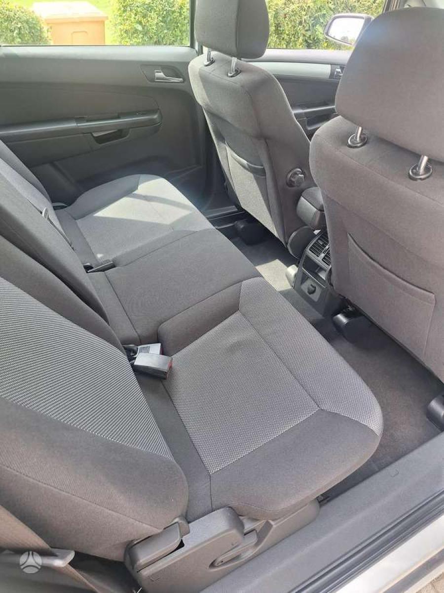 Grey Opel Zafira 2009 in Klaipeda, with an engine capacity of 0.00 L and mileage of 232 thousand km for 2600 €, photo 11 on AUTOMOTO.COM.LV