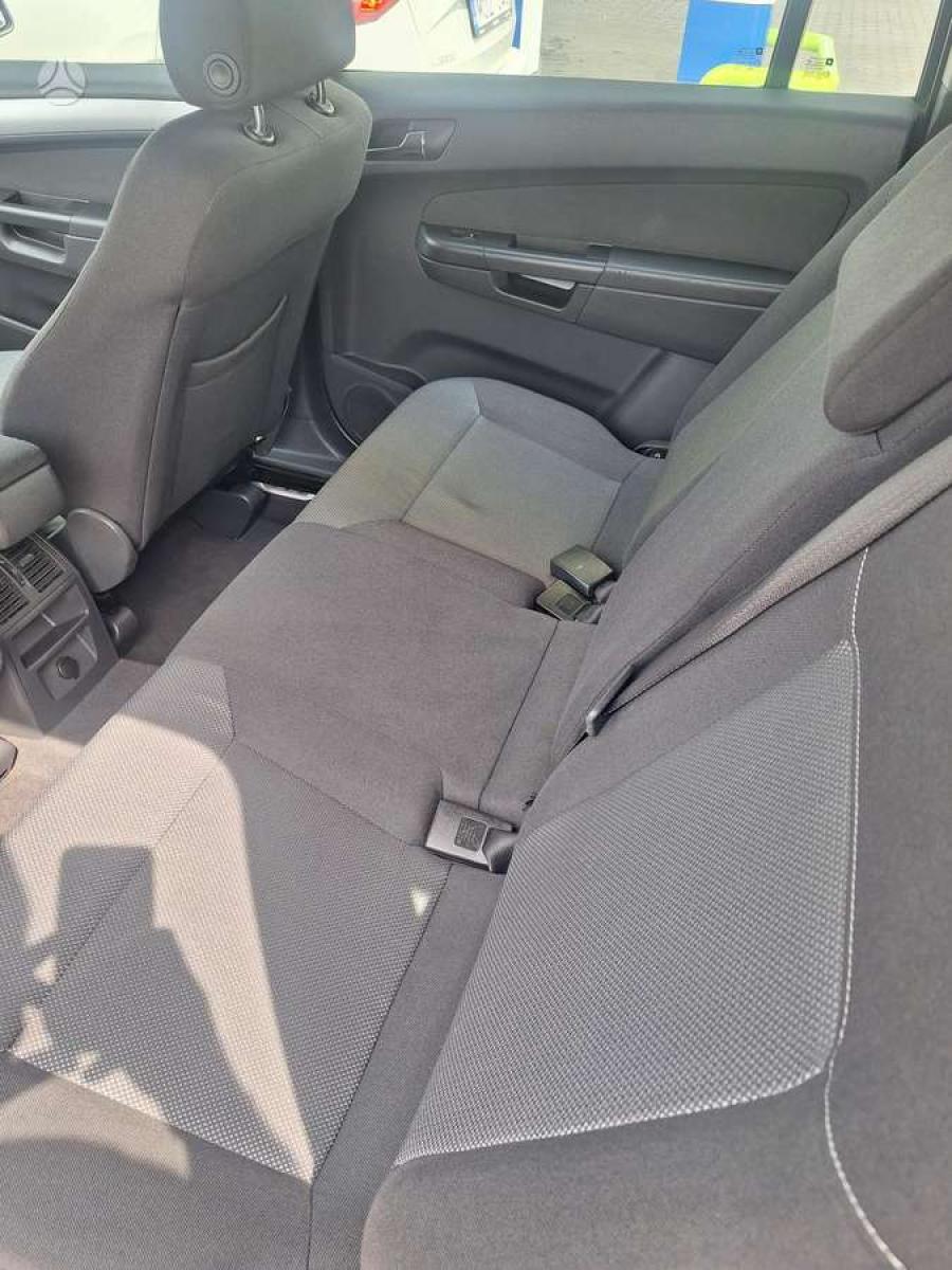Grey Opel Zafira 2009 in Klaipeda, with an engine capacity of 0.00 L and mileage of 232 thousand km for 2600 €, photo 12 on AUTOMOTO.COM.LV