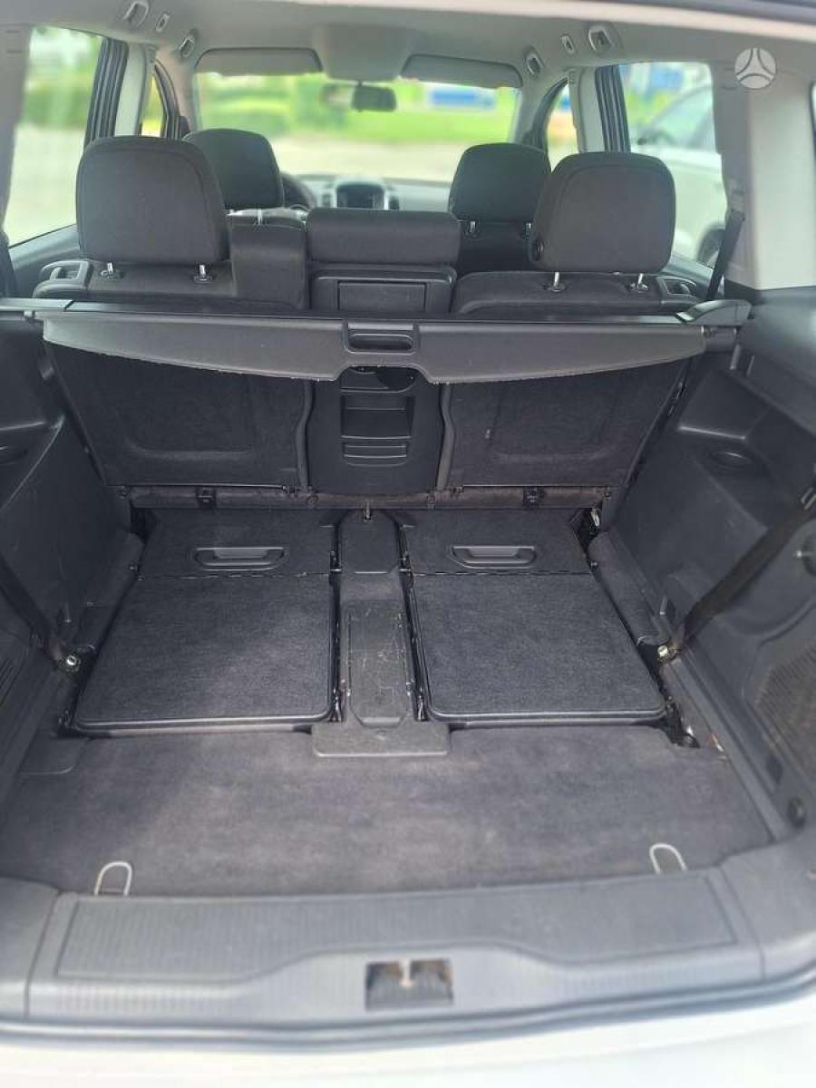 Grey Opel Zafira 2009 in Klaipeda, with an engine capacity of 0.00 L and mileage of 232 thousand km for 2600 €, photo 14 on AUTOMOTO.COM.LV