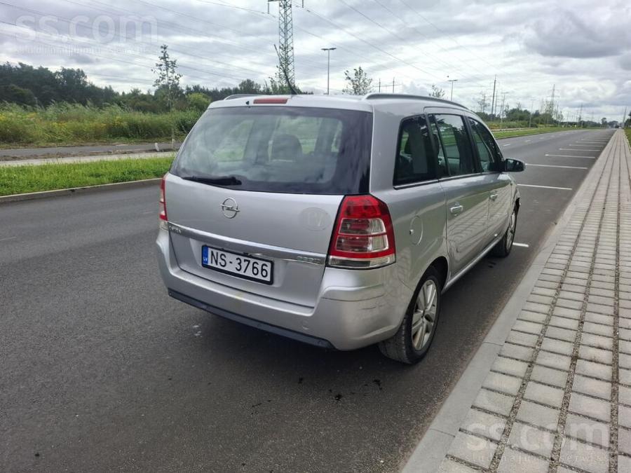 Pelēks Opel Zafira 2009 Rīga, ar dzinēja tilpumu 1.60 L un nobraukumu 308 tūkst. km par 2900 €, foto 4 vietnē AUTOMOTO.COM.LV