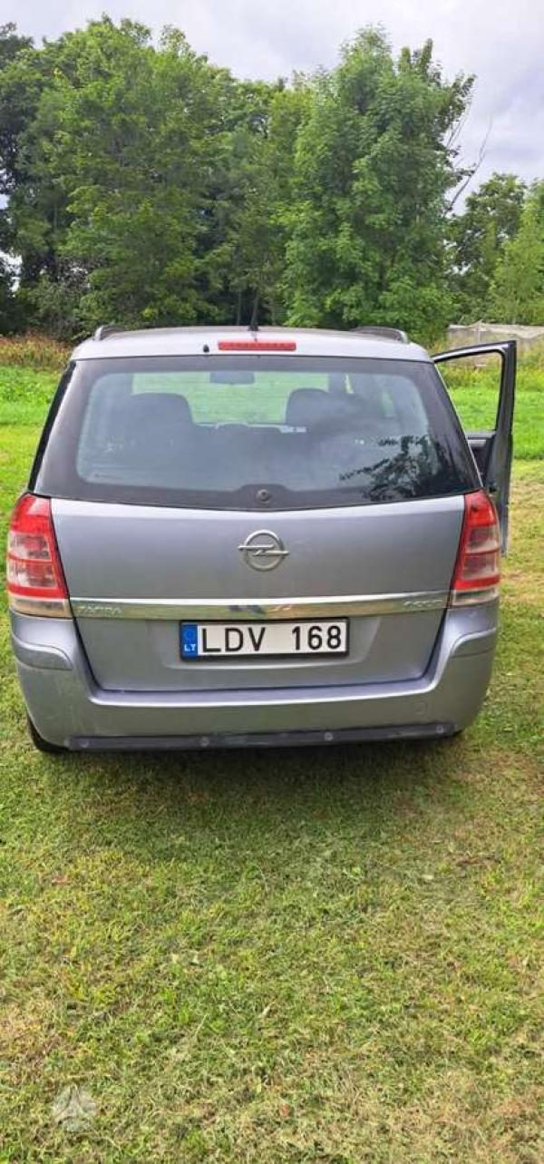 Grey Opel Zafira 2009 in Visaginas, with an engine capacity of 1.69 L and mileage of 291 thousand km for 2200 €, photo 3 on AUTOMOTO.COM.LV