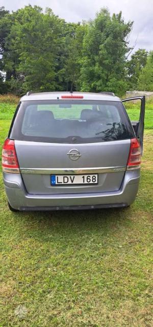 Grey Opel Zafira 2009 in Visaginas, with an engine capacity of 1.69 L and mileage of 291 thousand km for 2200 €, photo 4 on AUTOMOTO.COM.LV