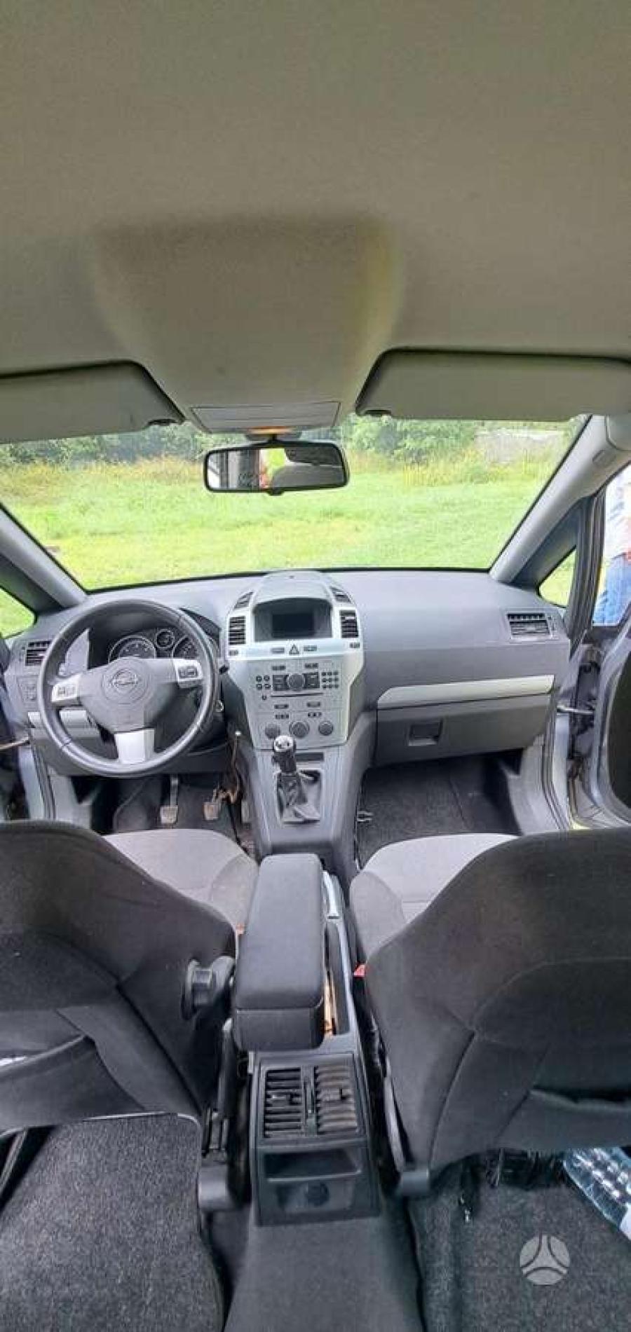 Grey Opel Zafira 2009 in Visaginas, with an engine capacity of 1.69 L and mileage of 291 thousand km for 2200 €, photo 5 on AUTOMOTO.COM.LV