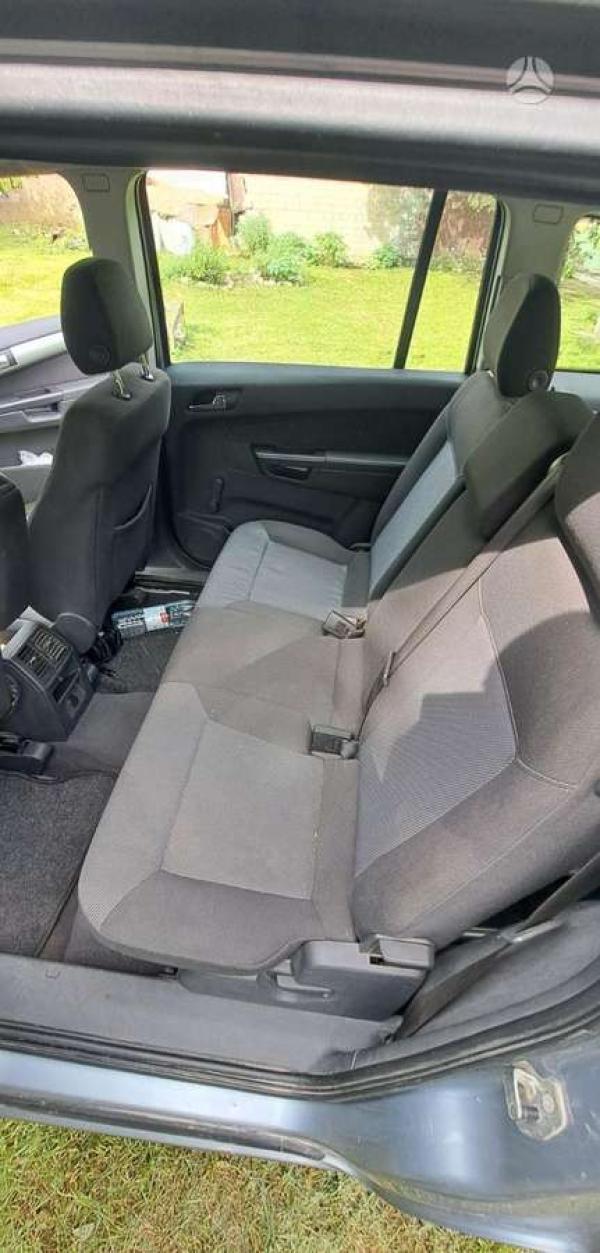Grey Opel Zafira 2009 in Visaginas, with an engine capacity of 1.69 L and mileage of 291 thousand km for 2200 €, photo 7 on AUTOMOTO.COM.LV