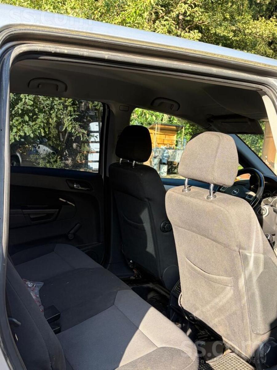Pelēks Opel Zafira 2009 Daugavpils, ar dzinēja tilpumu 1.70 L un nobraukumu 326 tūkst. km par 1650 €, foto 7 vietnē AUTOMOTO.COM.LV