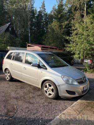 Grey Opel Zafira 2009 in Daugavpils, with an engine capacity of 1.70 L and mileage of 327 thousand km for 1800 €, photo 3 on AUTOMOTO.COM.LV