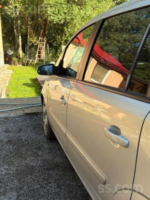 Grey Opel Zafira 2009 in Daugavpils, with an engine capacity of 1.70 L and mileage of 327 thousand km for 1800 €, photo 9 on AUTOMOTO.COM.LV