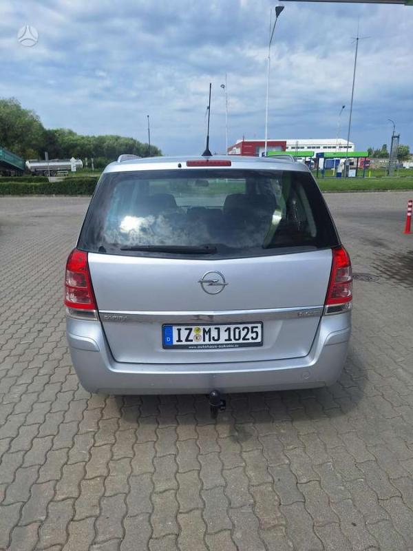 Pelēks Opel Zafira 2009 Klaipėda, ar dzinēja tilpumu 1.90 L un nobraukumu 232 tūkst. km par 2500 €, foto 7 vietnē AUTOMOTO.COM.LV