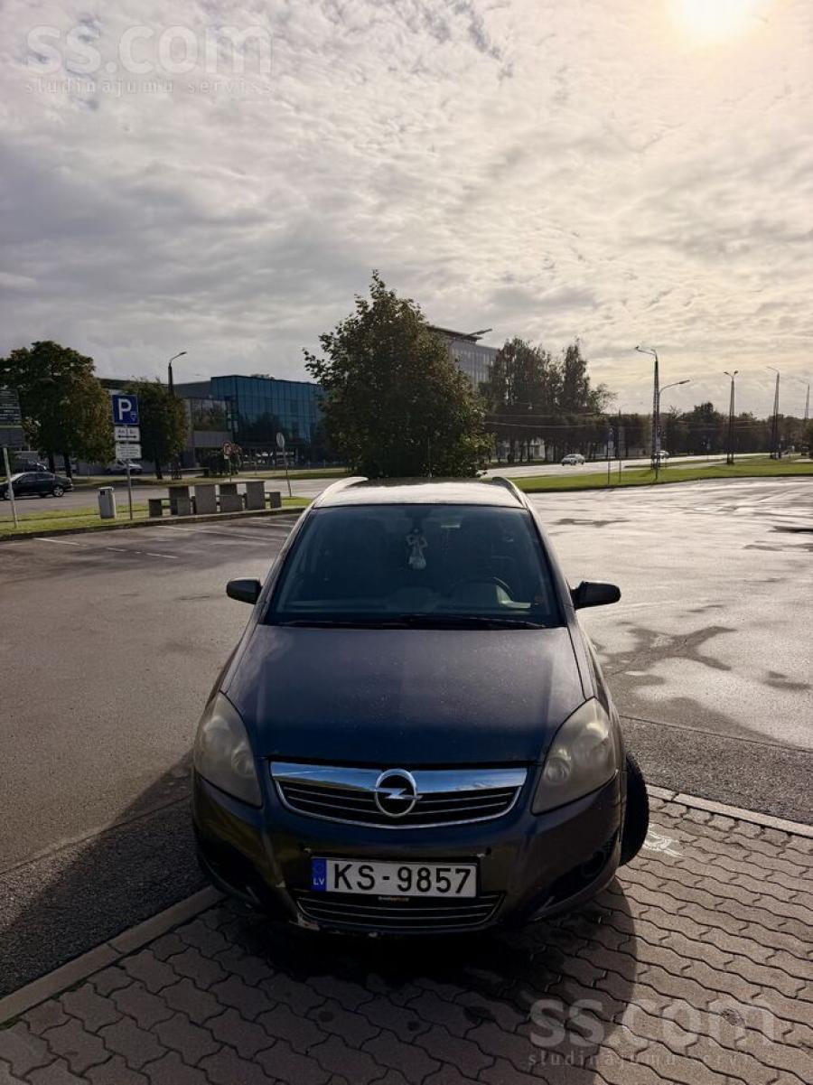 Grey Opel Zafira 2009 in Riga, with an engine capacity of 1.90 L and mileage of 510 thousand km for 1500 €, photo 3 on AUTOMOTO.COM.LV