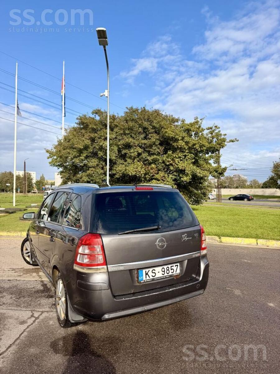 Grey Opel Zafira 2009 in Riga, with an engine capacity of 1.90 L and mileage of 510 thousand km for 1500 €, photo 5 on AUTOMOTO.COM.LV