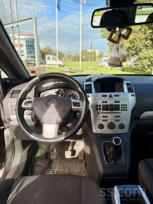 Grey Opel Zafira 2009 in Riga, with an engine capacity of 1.90 L and mileage of 510 thousand km for 1500 €, photo 6 on AUTOMOTO.COM.LV