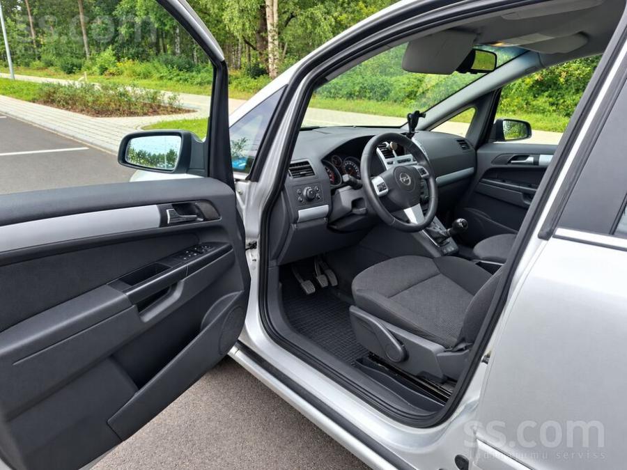 Pelēks Opel Zafira 2009 Rīga, ar dzinēja tilpumu 1.60 L un nobraukumu 307 tūkst. km par 1899 €, foto 3 vietnē AUTOMOTO.COM.LV