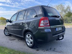 Grey Opel Zafira 2009 in Alytus, with an engine capacity of 1.70 L and mileage of 342 thousand km for 1400 €, photo 5 on AUTOMOTO.COM.LV