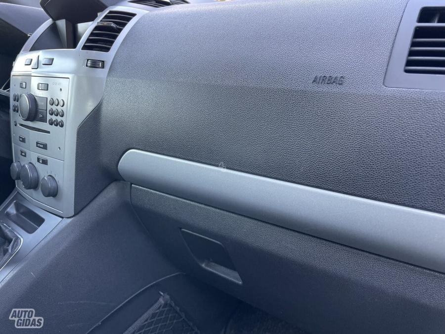 Grey Opel Zafira 2009 in Alytus, with an engine capacity of 1.70 L and mileage of 342 thousand km for 1400 €, photo 16 on AUTOMOTO.COM.LV