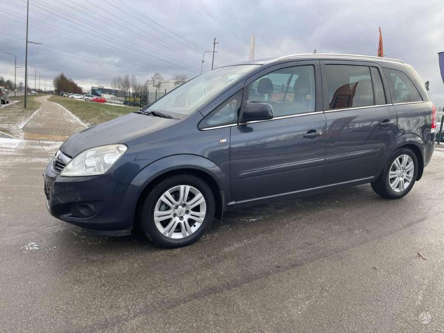 Pelēks Opel Zafira 2010 Kauņa, ar dzinēja tilpumu 1.80 L un nobraukumu 24 tūkst. km par 2950 €, foto 3 vietnē AUTOMOTO.COM.LV