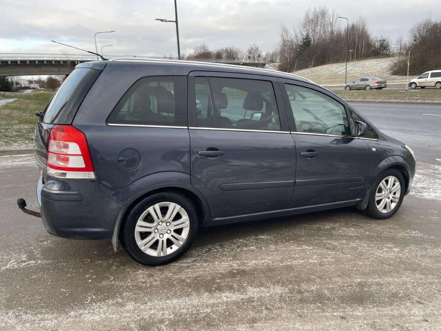Pelēks Opel Zafira 2010 Kauņa, ar dzinēja tilpumu 1.80 L un nobraukumu 24 tūkst. km par 2950 €, foto 9 vietnē AUTOMOTO.COM.LV
