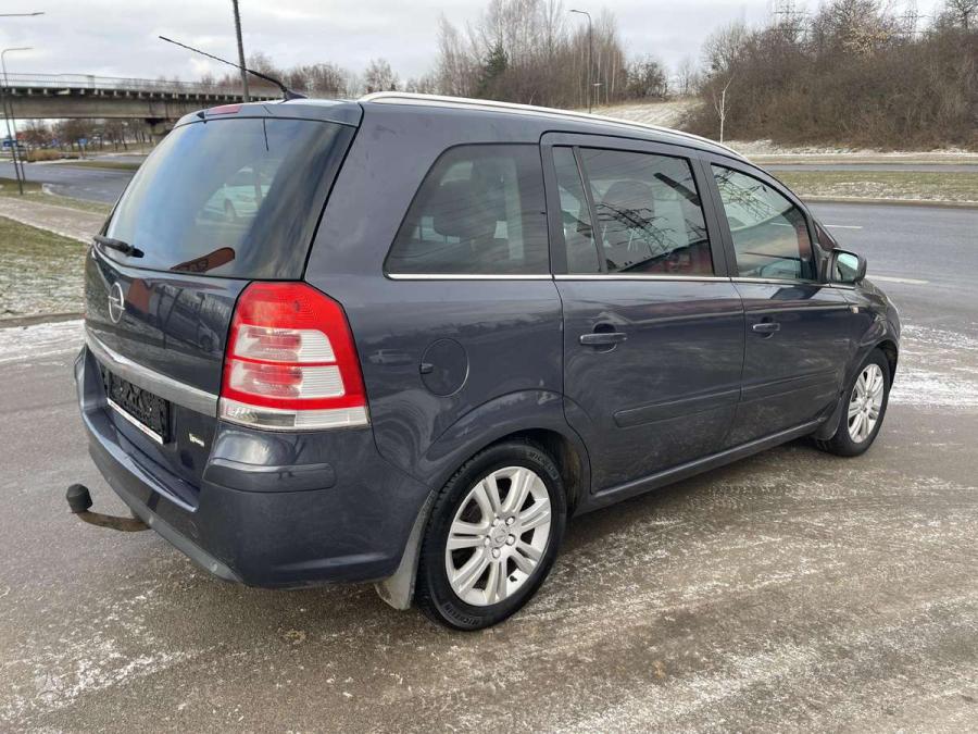 Pelēks Opel Zafira 2010 Kauņa, ar dzinēja tilpumu 1.80 L un nobraukumu 24 tūkst. km par 2950 €, foto 10 vietnē AUTOMOTO.COM.LV