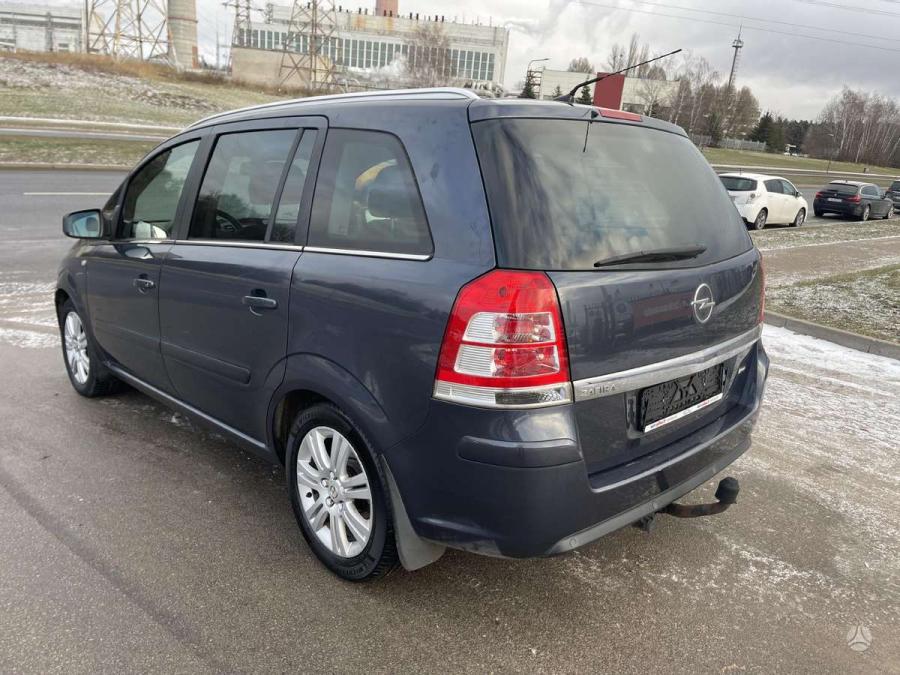 Pelēks Opel Zafira 2010 Kauņa, ar dzinēja tilpumu 1.80 L un nobraukumu 24 tūkst. km par 2950 €, foto 13 vietnē AUTOMOTO.COM.LV