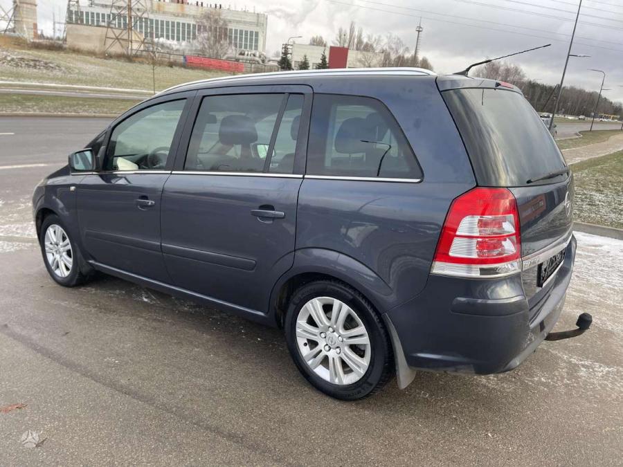 Pelēks Opel Zafira 2010 Kauņa, ar dzinēja tilpumu 1.80 L un nobraukumu 24 tūkst. km par 2950 €, foto 14 vietnē AUTOMOTO.COM.LV