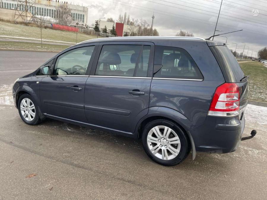 Pelēks Opel Zafira 2010 Kauņa, ar dzinēja tilpumu 1.80 L un nobraukumu 24 tūkst. km par 2950 €, foto 15 vietnē AUTOMOTO.COM.LV