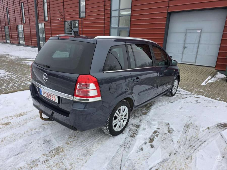 Grey Opel Zafira 2010 in Vilkaviskis, with an engine capacity of 1.91 L and mileage of 224 thousand km for 3300 €, photo 2 on AUTOMOTO.COM.LV
