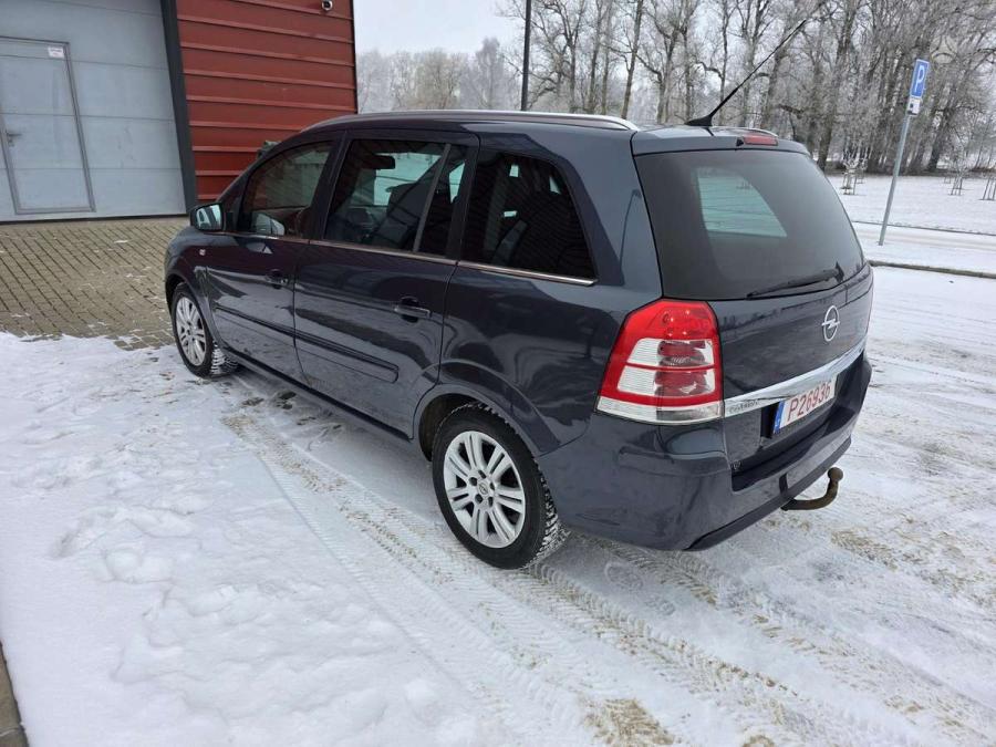 Grey Opel Zafira 2010 in Vilkaviskis, with an engine capacity of 1.91 L and mileage of 224 thousand km for 3300 €, photo 3 on AUTOMOTO.COM.LV