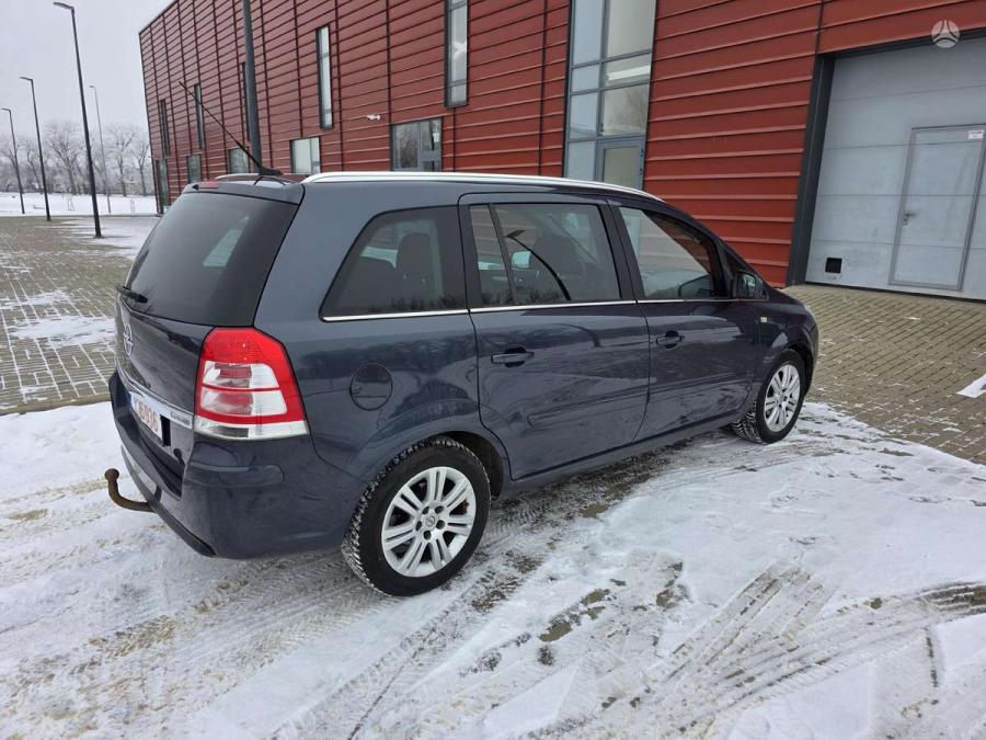 Grey Opel Zafira 2010 in Vilkaviskis, with an engine capacity of 1.91 L and mileage of 224 thousand km for 3300 €, photo 9 on AUTOMOTO.COM.LV