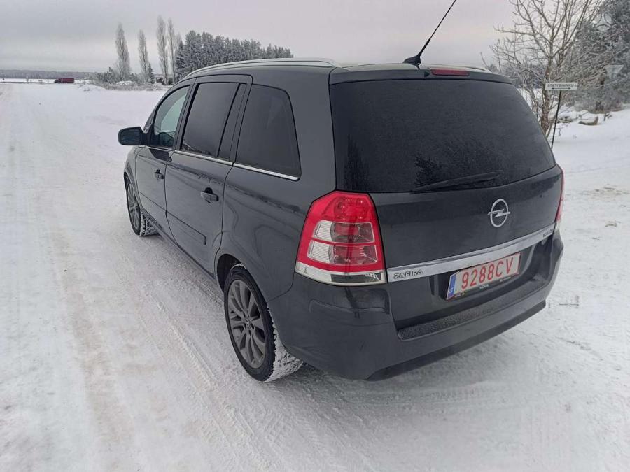 Pelēks Opel Zafira 2010 Panevēža, ar dzinēja tilpumu 1.91 L un nobraukumu 234 tūkst. km par 3350 €, foto 4 vietnē AUTOMOTO.COM.LV