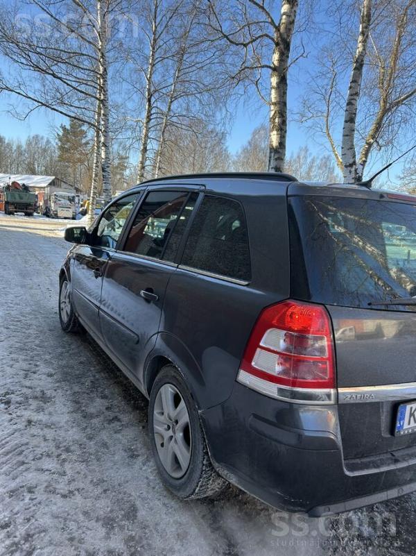 Pelēks Opel Zafira 2010 Rīga, ar dzinēja tilpumu 2.20 L un nobraukumu 257 tūkst. km par 1600 €, foto 4 vietnē AUTOMOTO.COM.LV