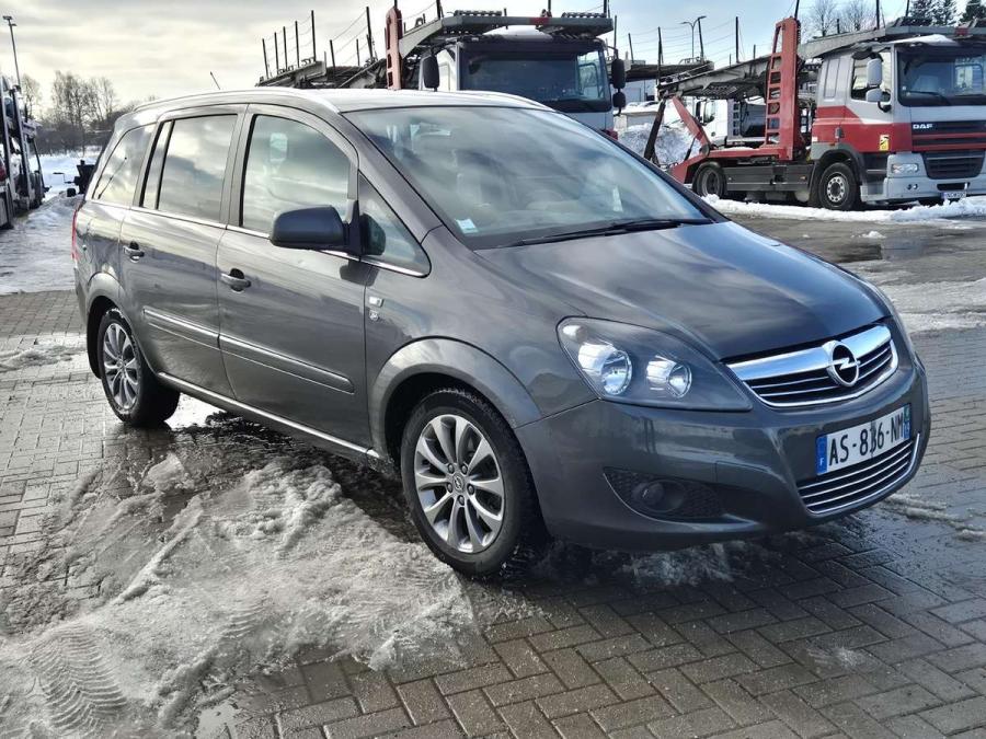 Grey Opel Zafira 2010 in Taurage, with an engine capacity of 1.69 L and mileage of 280 thousand km for 3000 €, photo 3 on AUTOMOTO.COM.LV