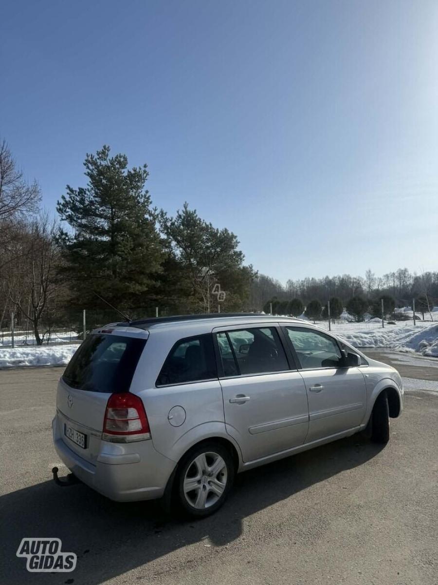 Grey Opel Zafira 2010 in Siauliai, with an engine capacity of 1.70 L and mileage of 300 thousand km for 2350 €, photo 2 on AUTOMOTO.COM.LV