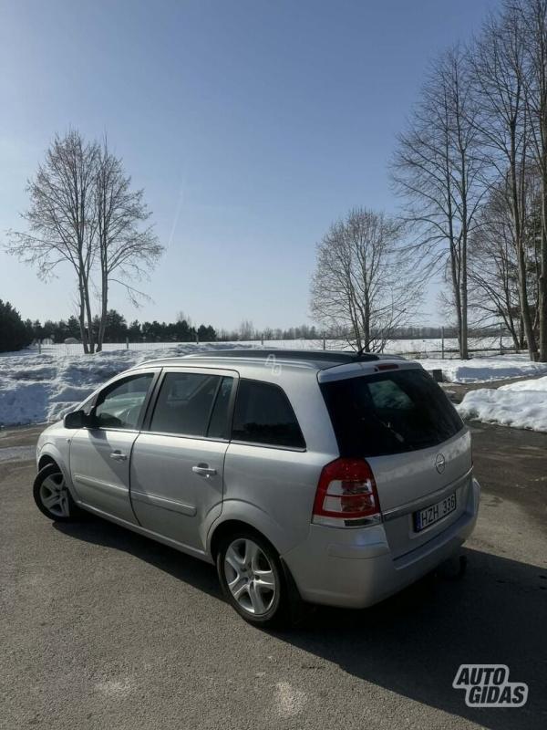 Pelēks Opel Zafira 2010 Šauļi, ar dzinēja tilpumu 1.70 L un nobraukumu 300 tūkst. km par 2250 €, foto 3 vietnē AUTOMOTO.COM.LV