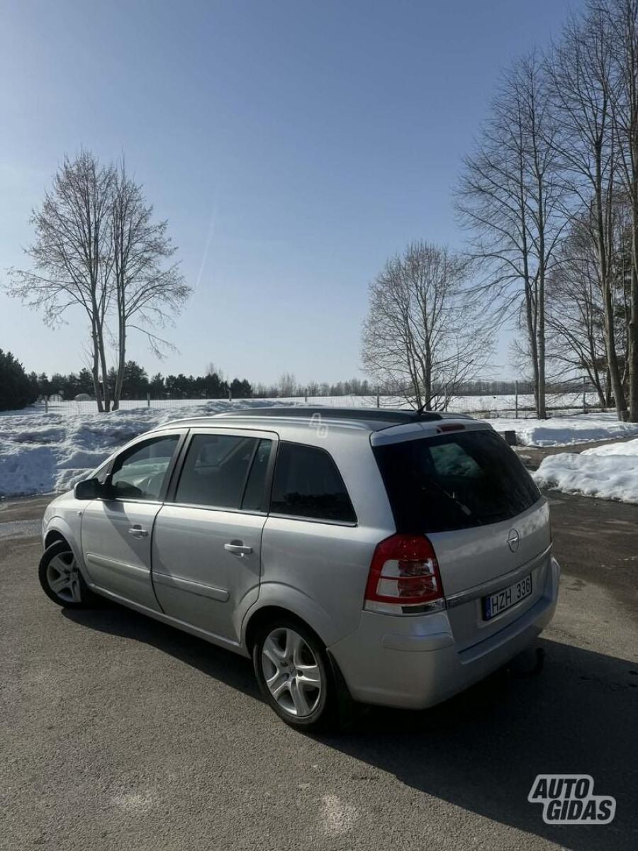 Pelēks Opel Zafira 2010 Šauļi, ar dzinēja tilpumu 1.70 L un nobraukumu 300 tūkst. km par 2250 €, foto 3 vietnē AUTOMOTO.COM.LV
