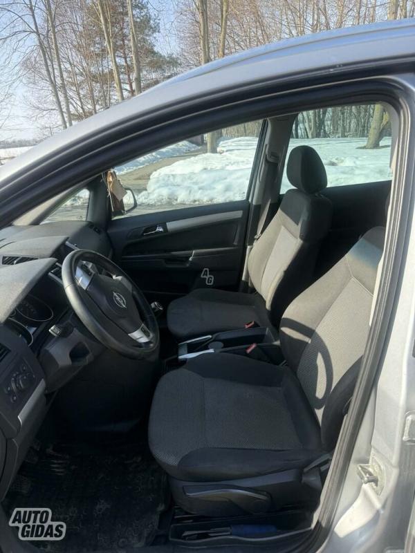 Pelēks Opel Zafira 2010 Šauļi, ar dzinēja tilpumu 1.70 L un nobraukumu 300 tūkst. km par 2250 €, foto 5 vietnē AUTOMOTO.COM.LV