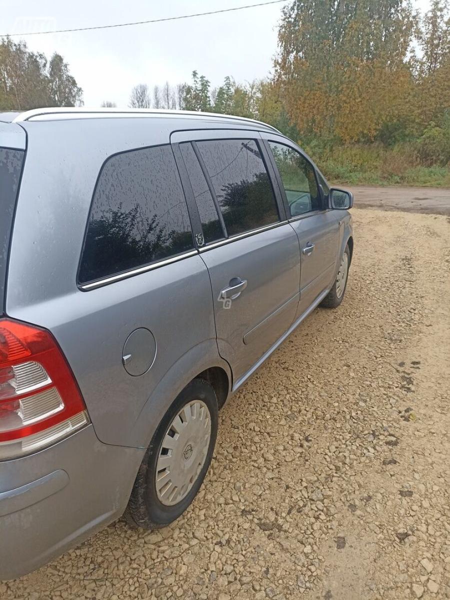 Grey Opel Zafira 2010 in Vilnius, with an engine capacity of 1.80 L and mileage of 300 thousand km for 2850 €, photo 1 on AUTOMOTO.COM.LV