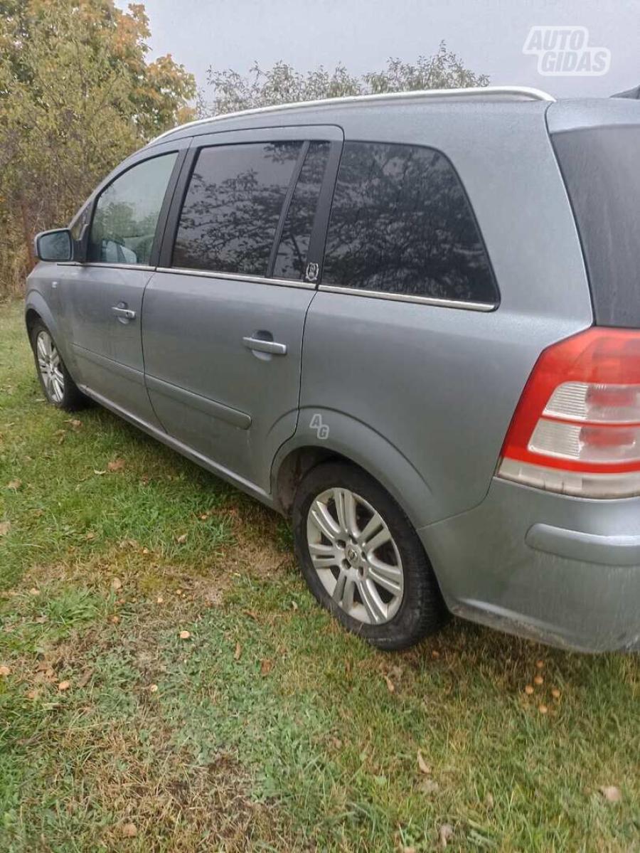 Grey Opel Zafira 2010 in Vilnius, with an engine capacity of 1.80 L and mileage of 300 thousand km for 2850 €, photo 8 on AUTOMOTO.COM.LV