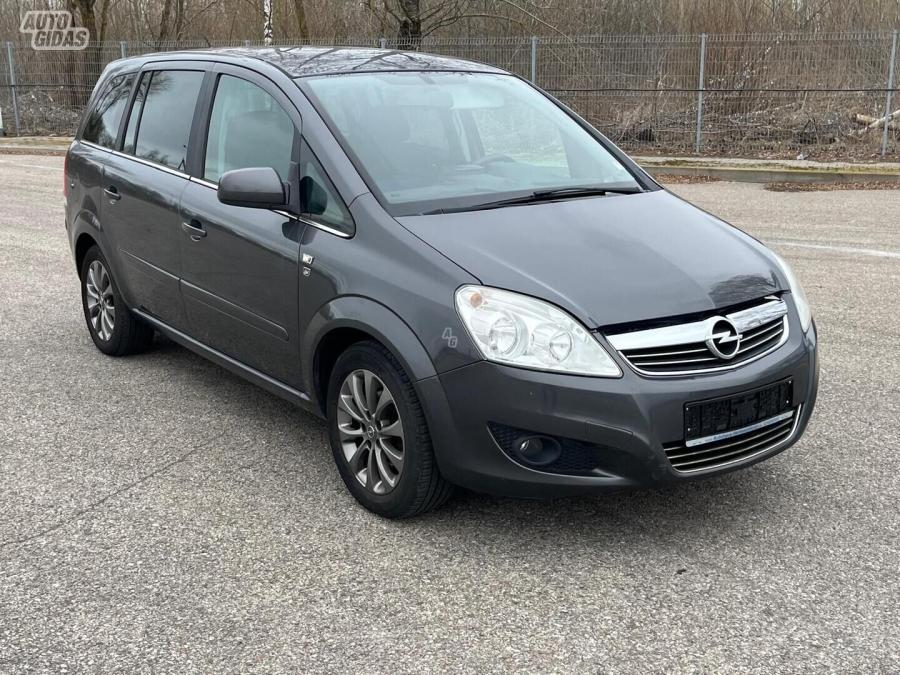 Grey Opel Zafira 2010 in Marijampole, with an engine capacity of 1.60 L and mileage of 246 thousand km for 2450 €, photo 2 on AUTOMOTO.COM.LV